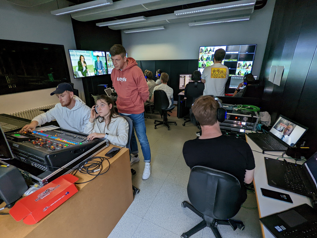 Studierende setzen erstmals hochmodernes Remote Broadcasting ein ...